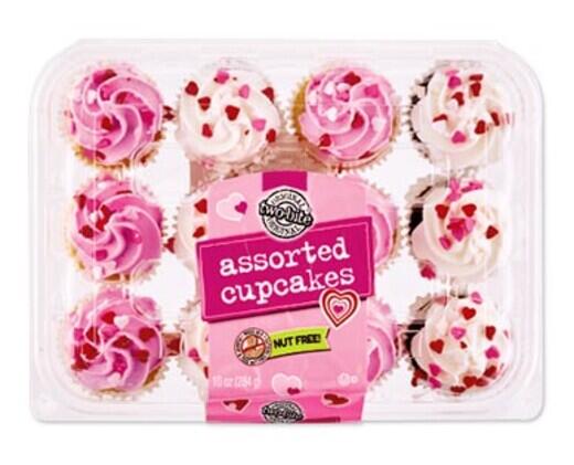 Two-bite Valentine's Day Mini Cupcakes - Aldi - US - Specials archive